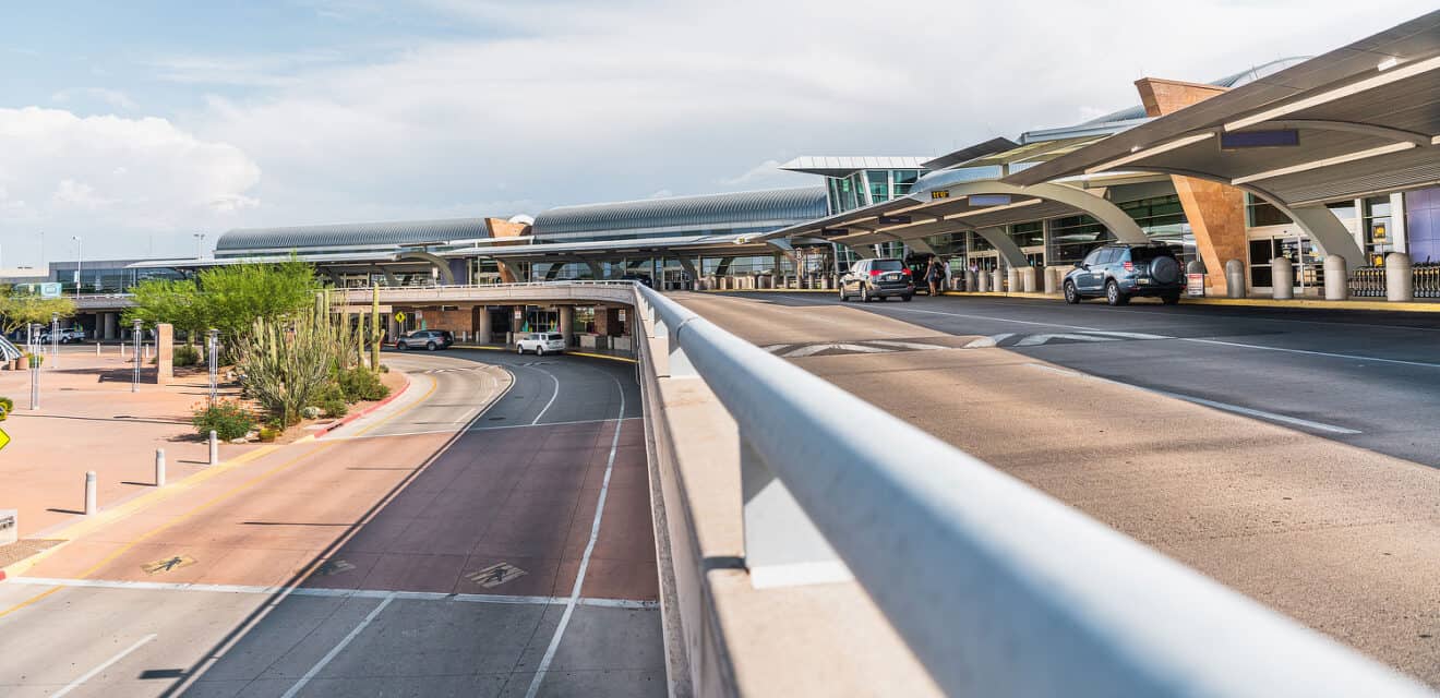 Tucson International Airport (TUS) - airlines, deals, dining, parking ...