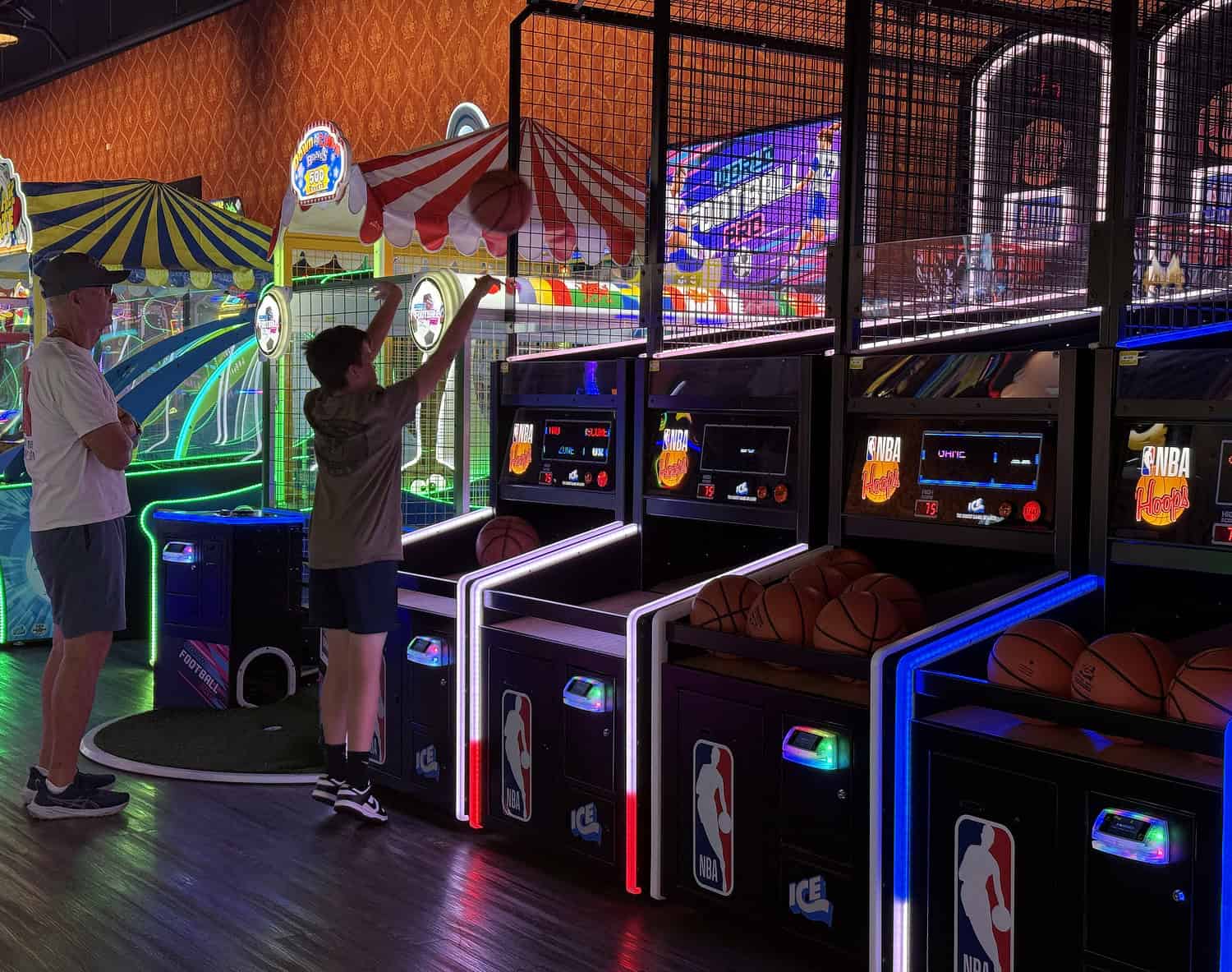 Roadies Guide - Lanes, Games, Gastropub! | TucsonTopia