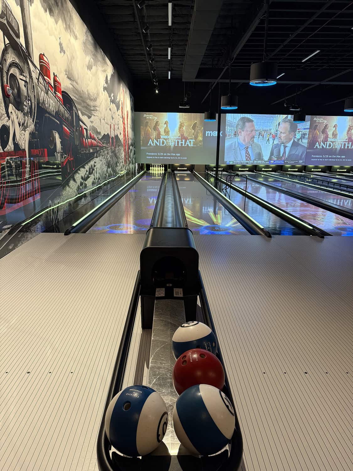 Roadies Guide - Lanes, Games, Gastropub! | TucsonTopia
